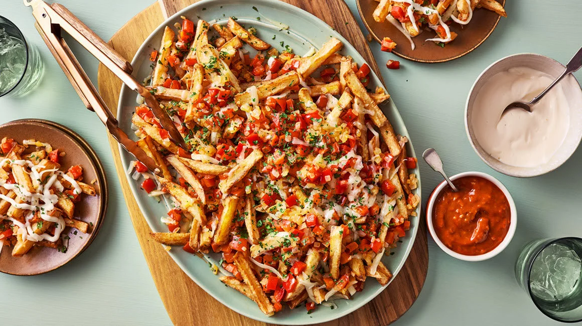 Frites tout garnies sauce BBQ à la bière | IGA