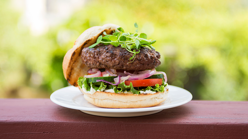 Extra-Lean Beef Burgers on Whole-Wheat Buns | Thrifty Foods