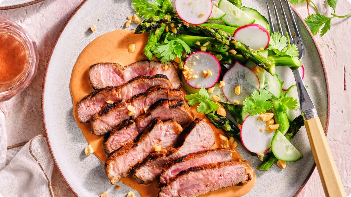Steaks de capicolle au cari rouge | IGA