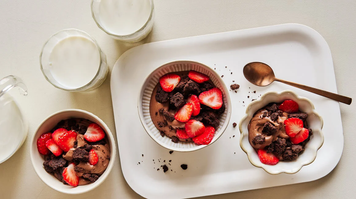 Mousse chocolat, crumble et fraises | IGA